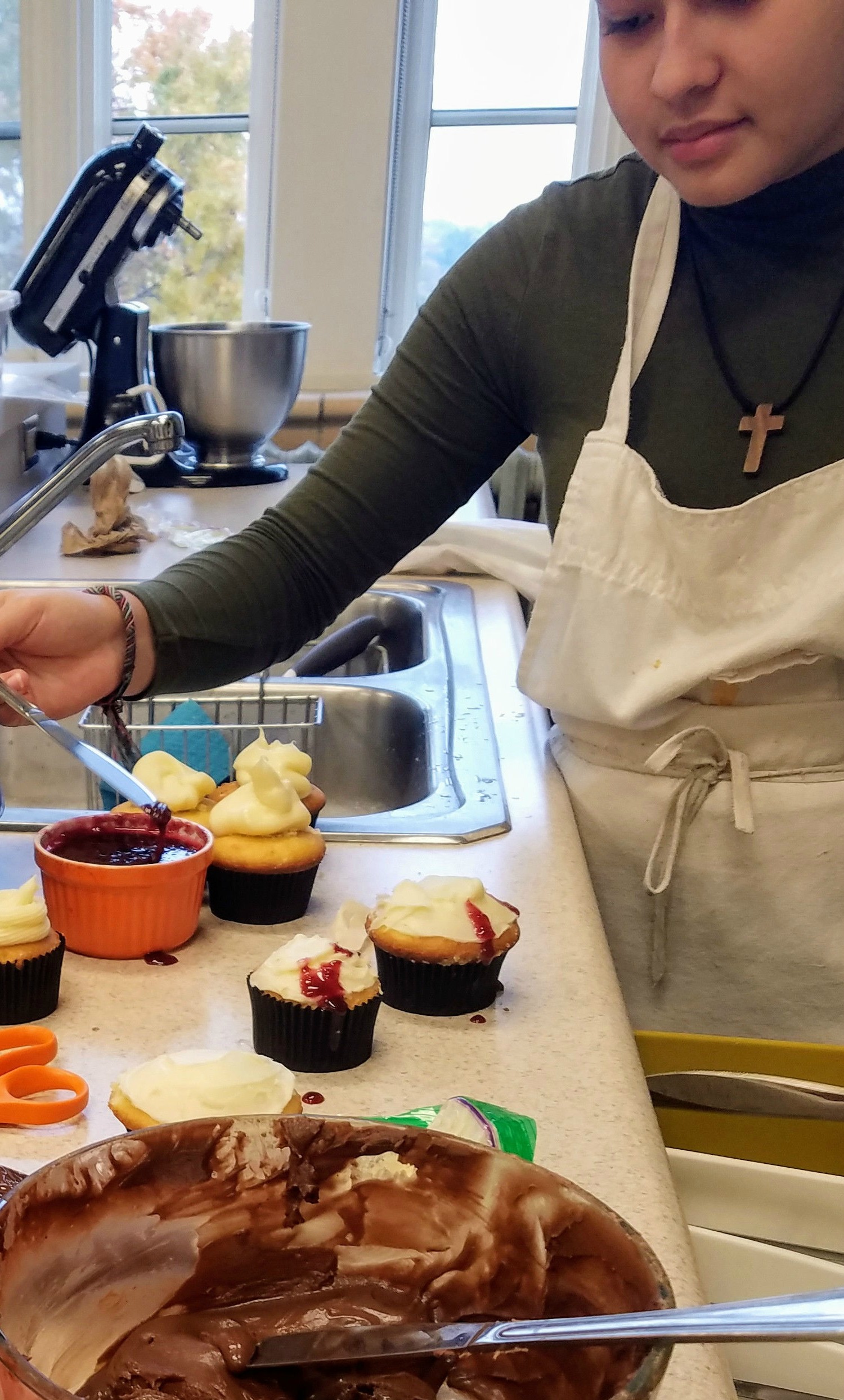 High School Halloween Cupcake Wars - An A+ Effort! - Meemaw Eats